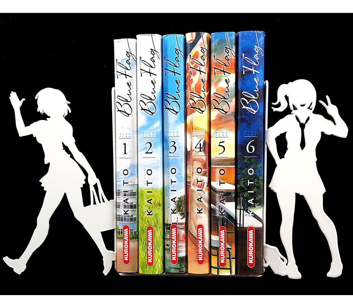 2 silhouettes of Japanese high school girls to set up your manga